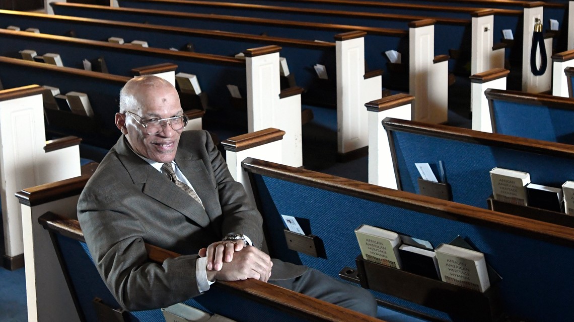 Baltimore pastor holds services for 250 in 500-seat church | wusa9.com
