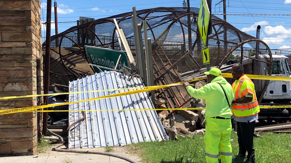 Pedestrian Bridge in DC collapses off I-295, 6 injuries reported ...