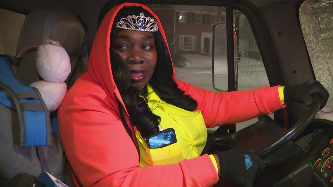 DC plow driver’s storm warning, crown and all, goes viral | wusa9.com
