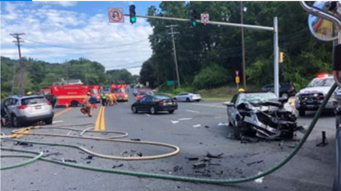 Route 28 in Rockville shut down due to 4-car crash | wusa9.com