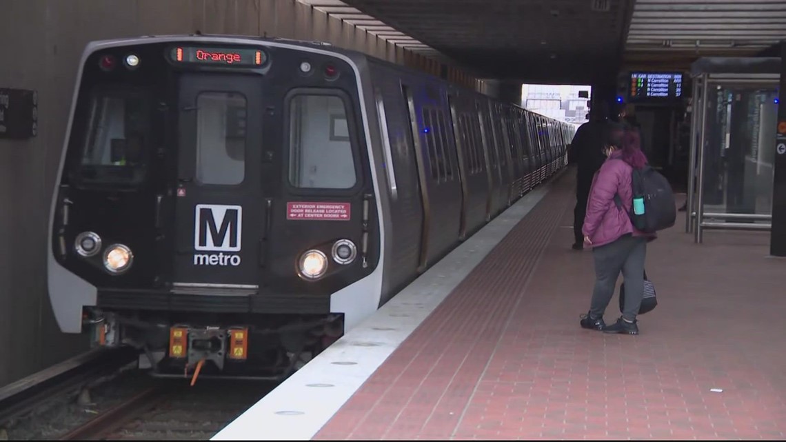 13% of Metro riders aren't paying for weekday trips, report says ...