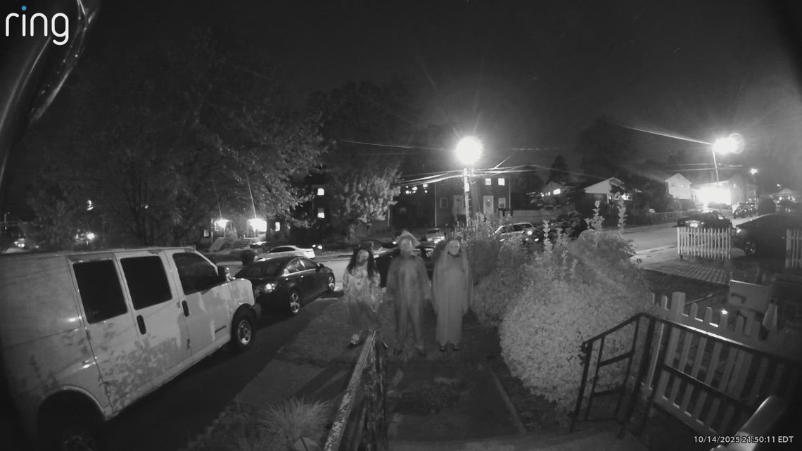 Trio wearing Halloween masks caught on camera trying to break into ...