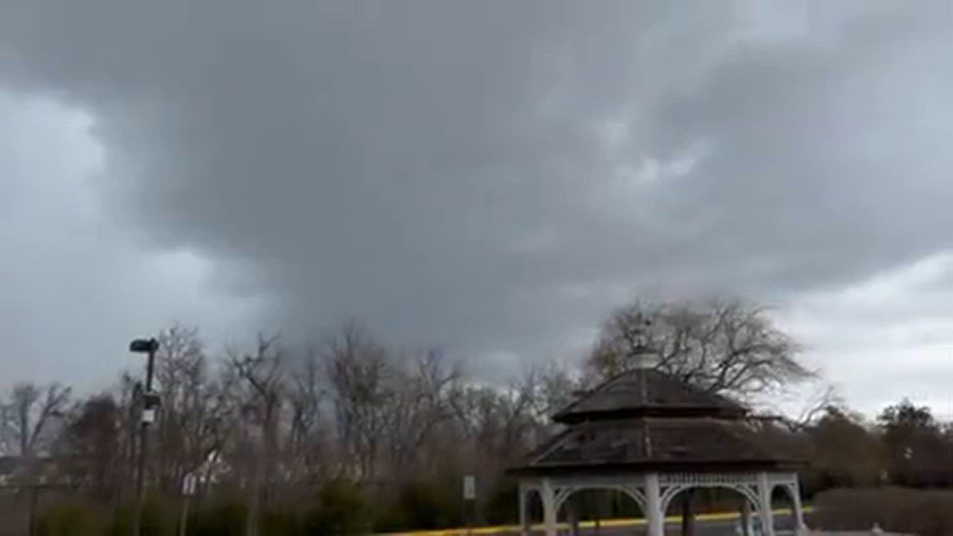 Strong winds, stormy skies in Ashburn | wusa9.com
