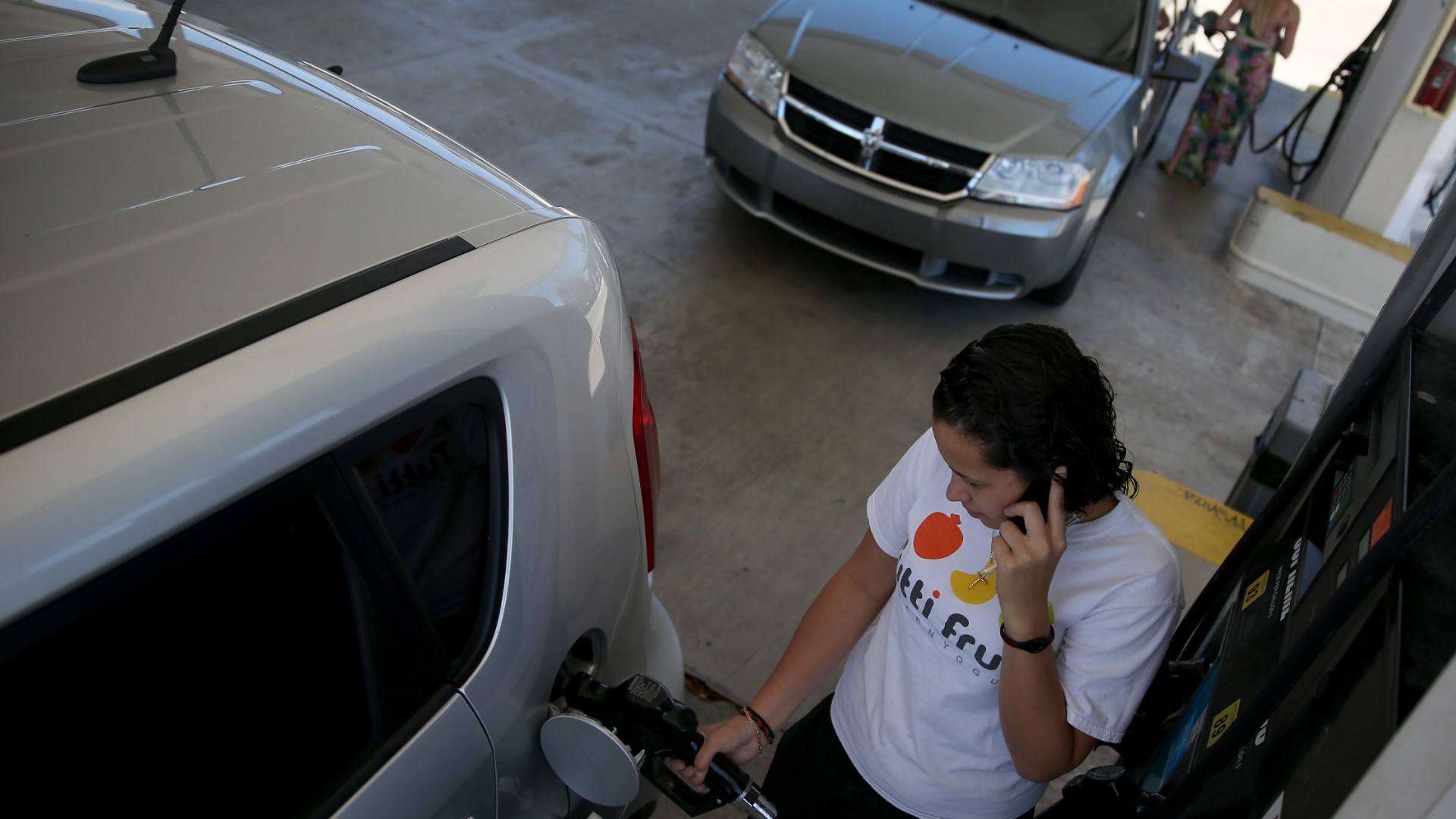 VERIFY: Can cell phone usage at gas pumps cause explosions? | wusa9.com