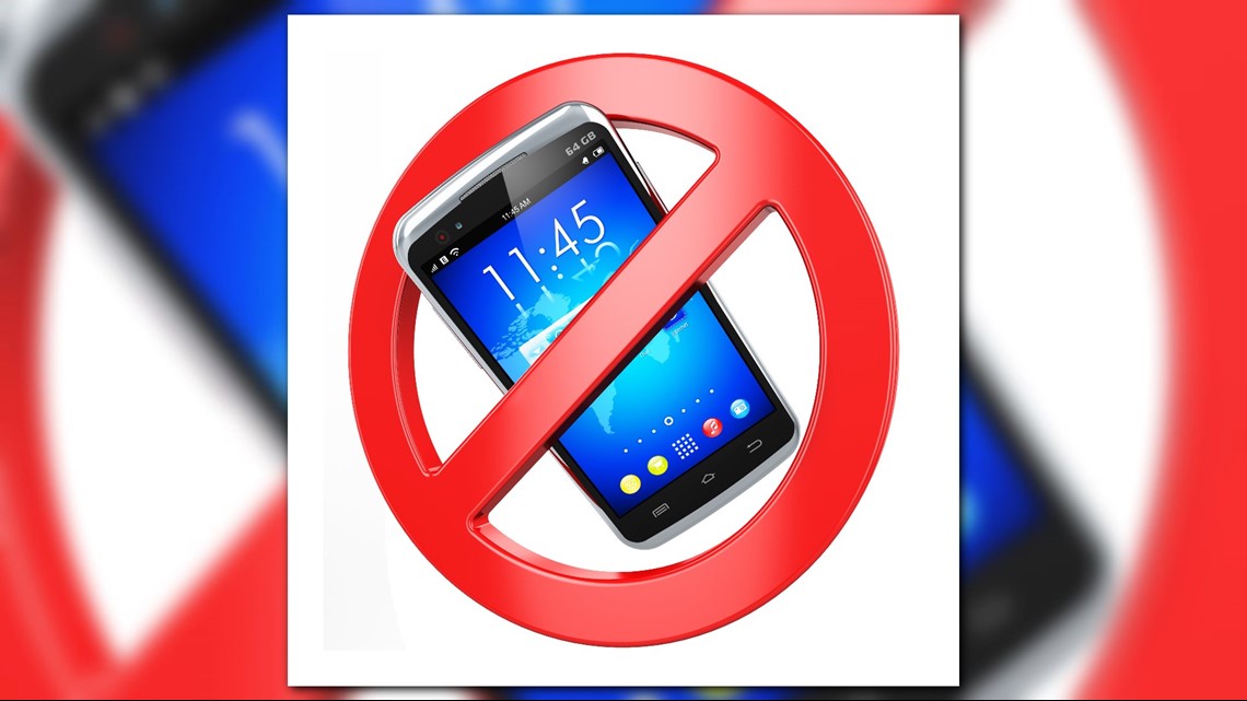 DC high school requires students to put cell phones in cell blocking ...