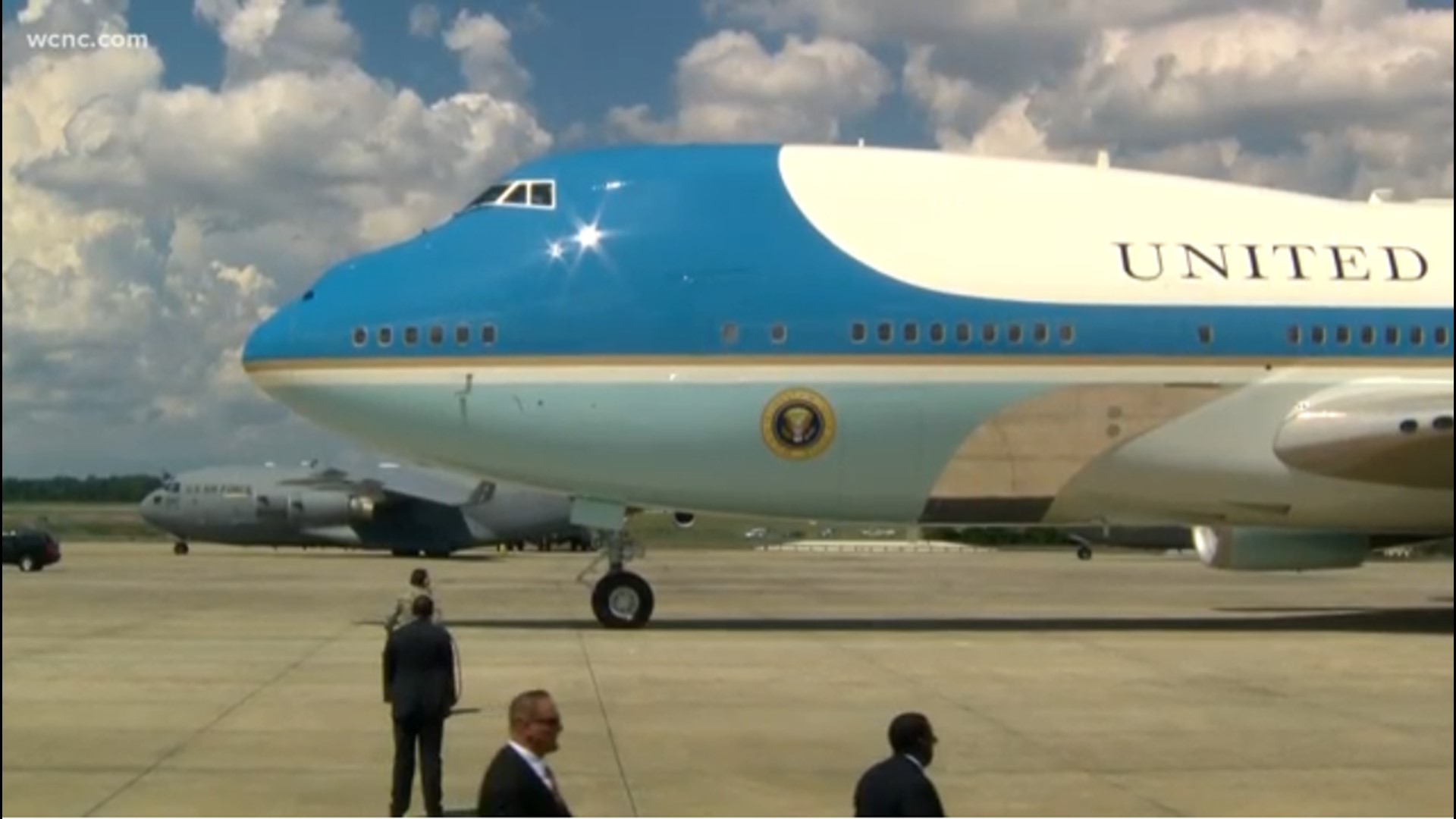 A White House in the air: A look inside the Air Force One replica ...
