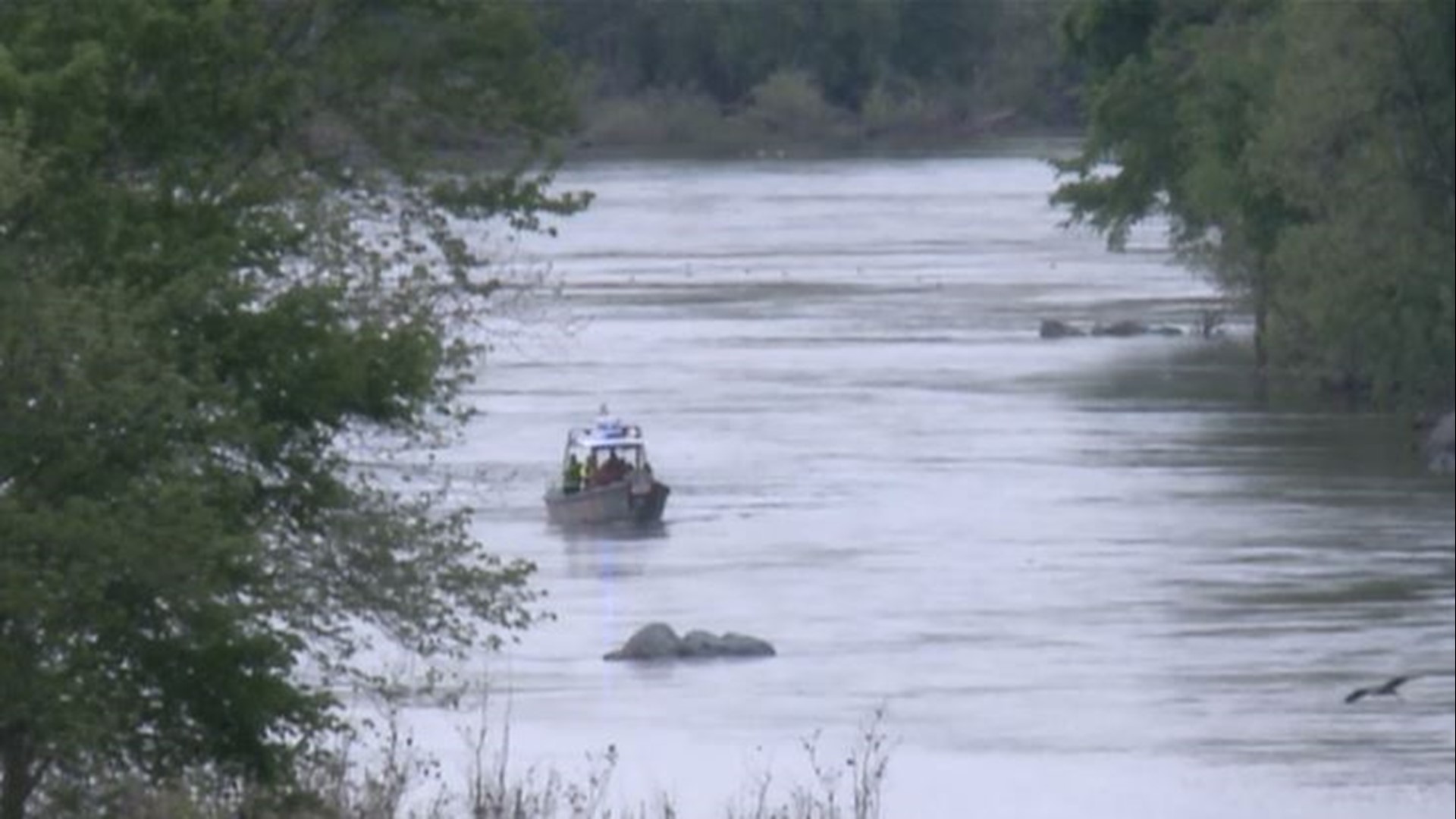 Fisherman falls into Potomac River at Chain Bridge | wusa9.com