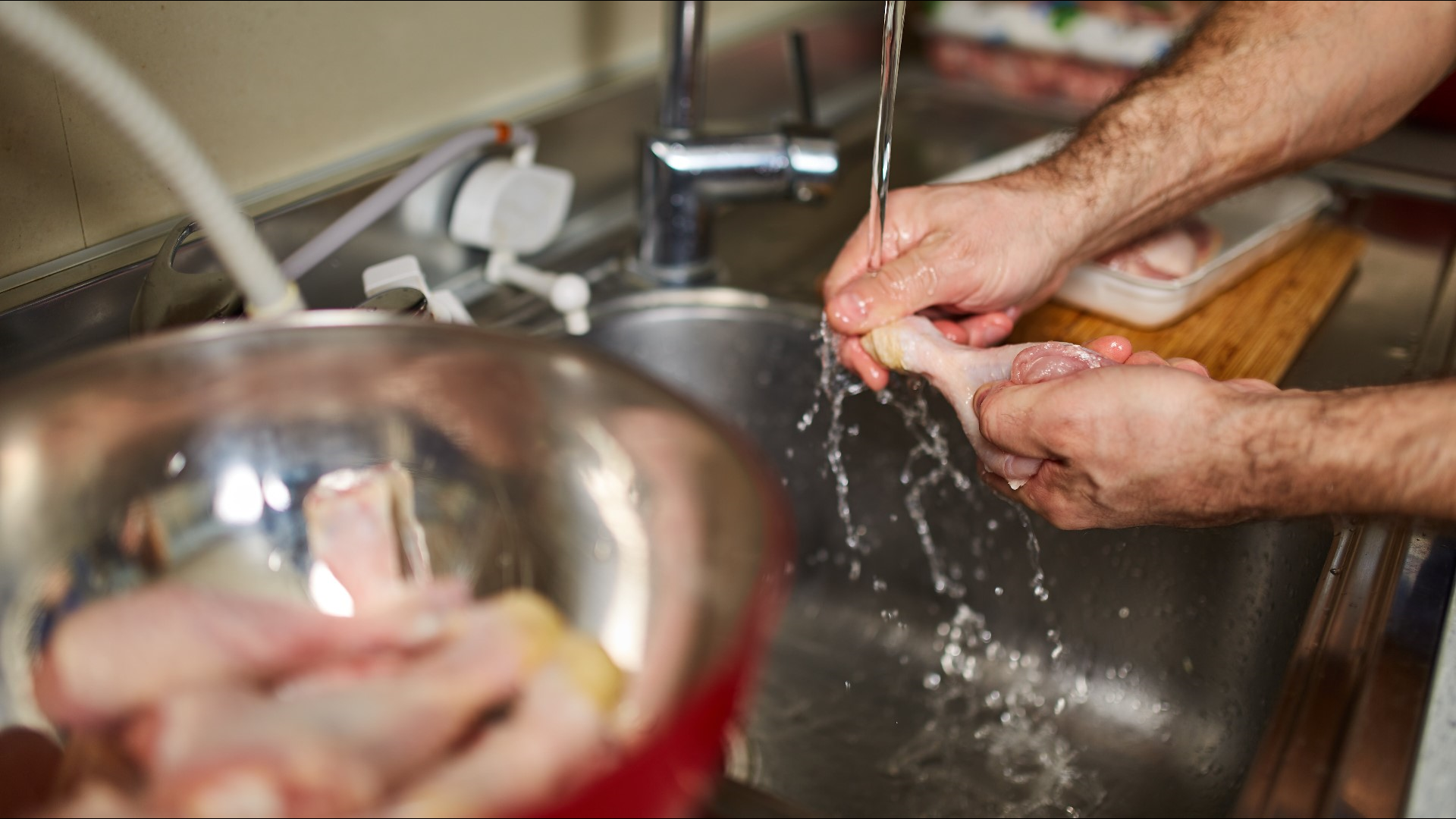 VERIFY: Should you wash raw meat before cooking it? | wusa9.com