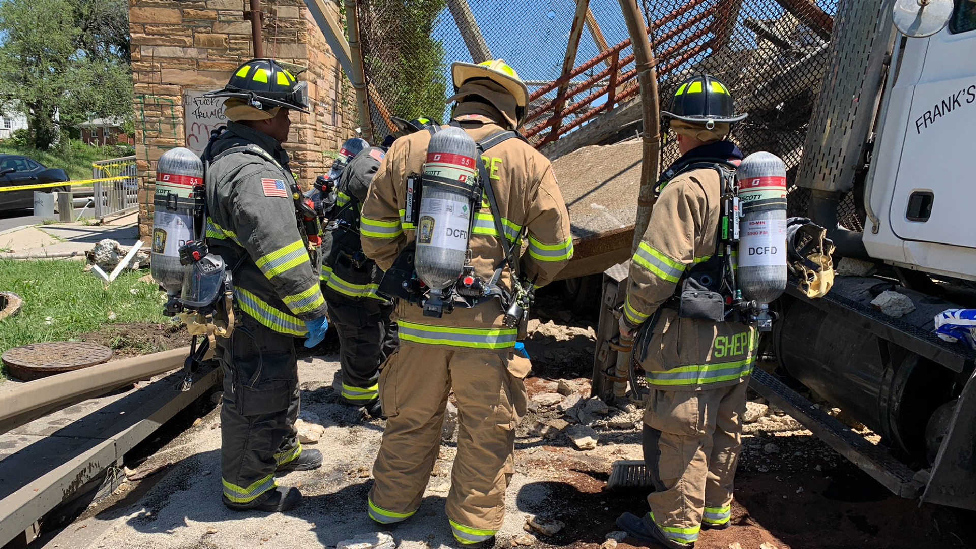 Pedestrian Bridge in DC collapses off I-295, 6 injuries reported ...