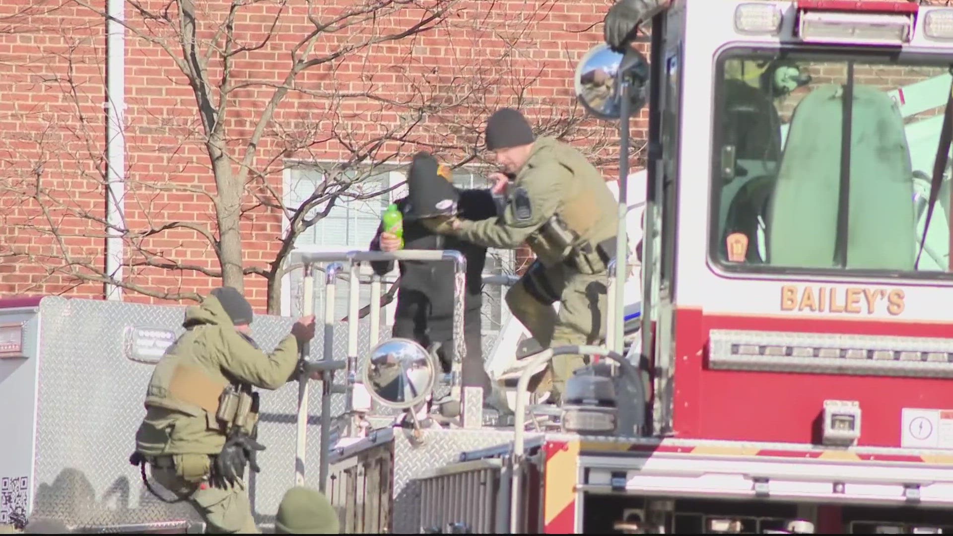 Man in custody after barricade in Bailey's Crossroads | wusa9.com