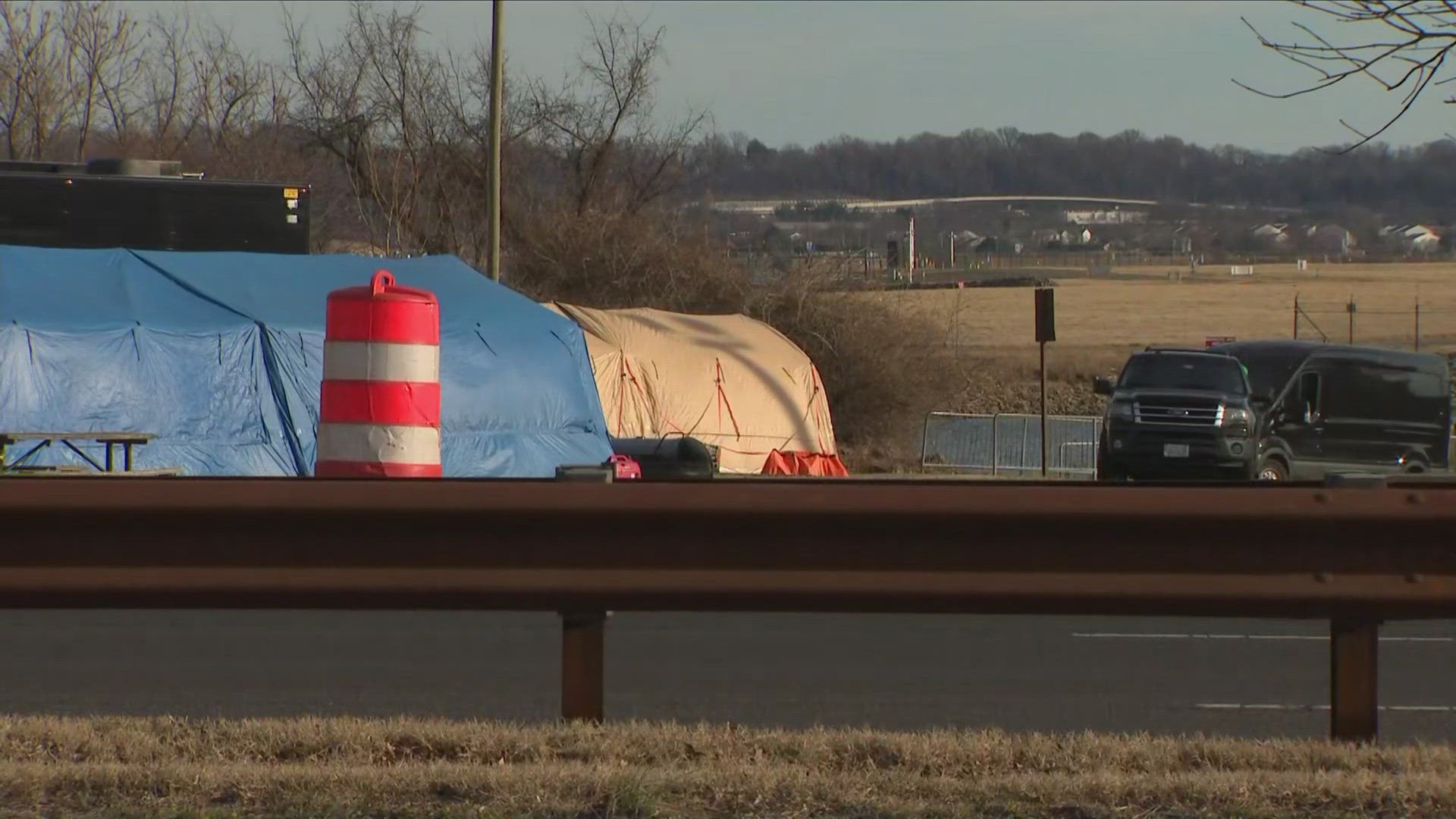 Hundreds of emergency, recovery crews remain on scene of DC plane crash | wusa9.com