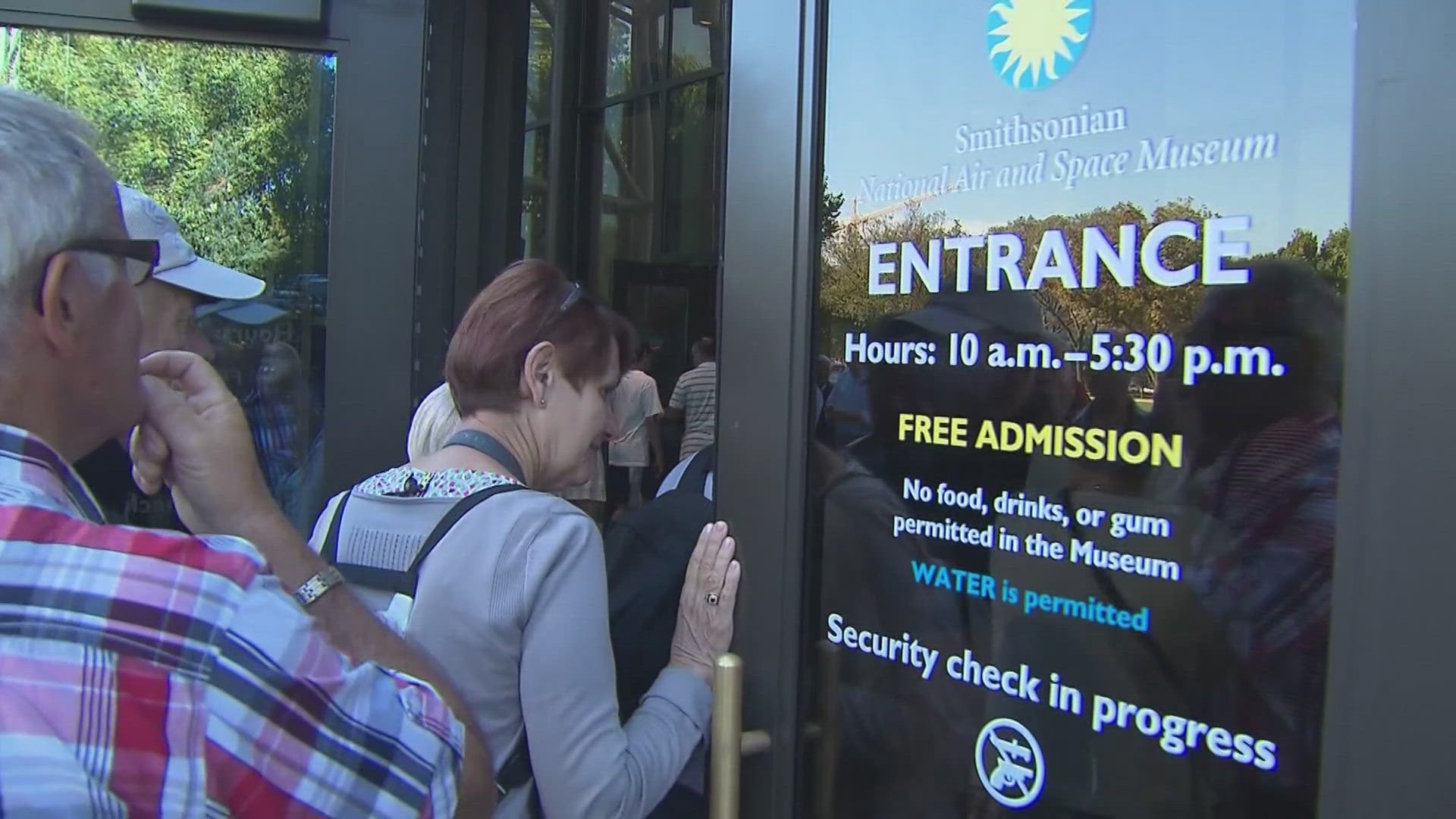 White House threatens to withhold Smithsonian funding | wusa9.com