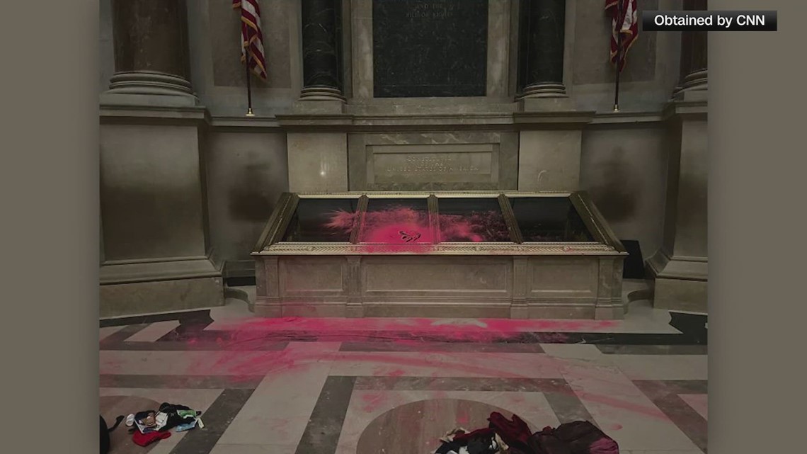 National Archives close for vandalism investigation | wusa9.com