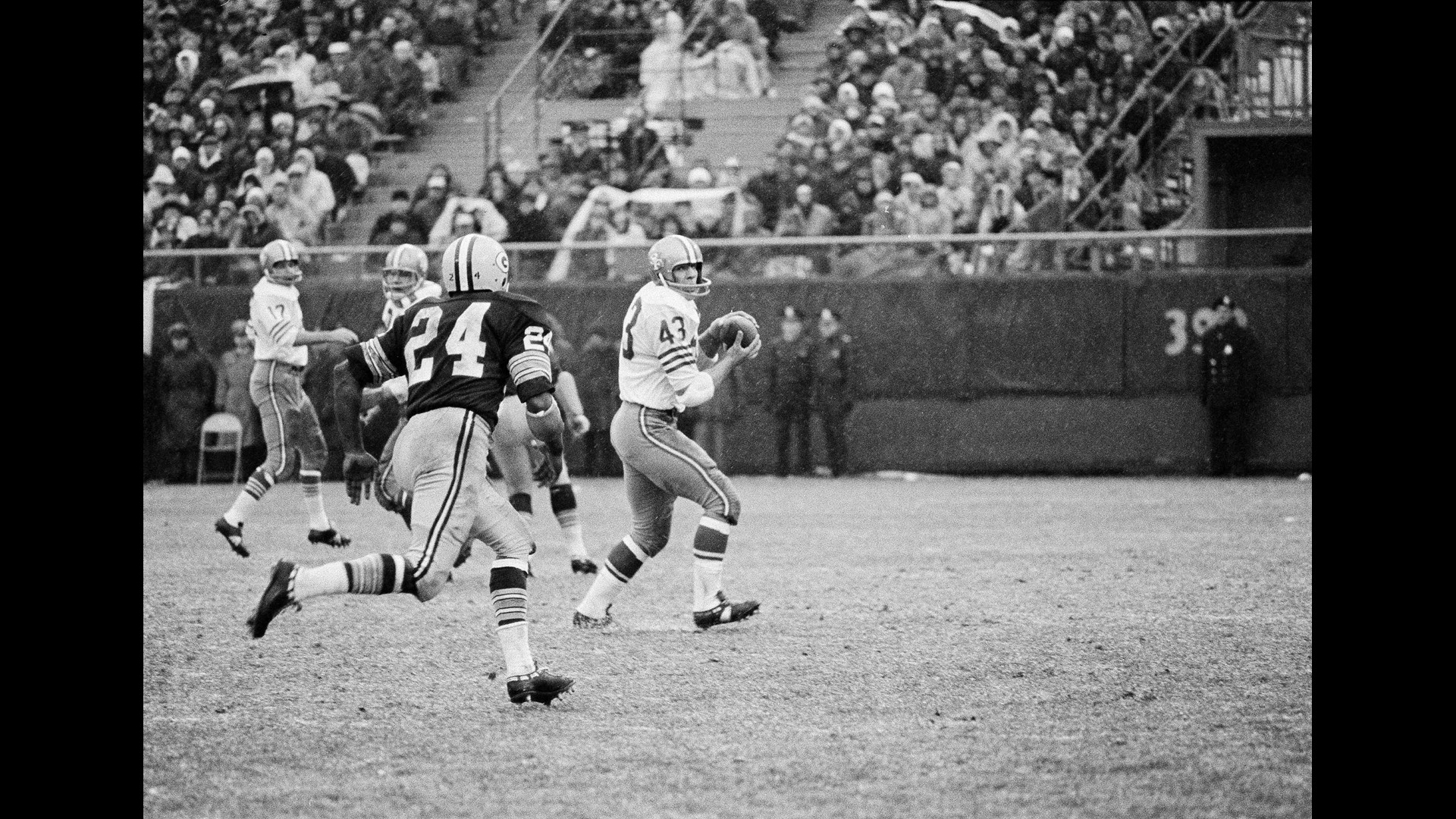 Carl Nassib, first active gay NFL player, follows David Kopay | wusa9.com