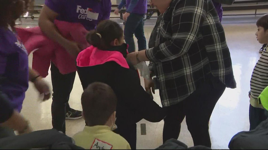 Kids get free winter coats from FedEx and Operation Warm | wusa9.com