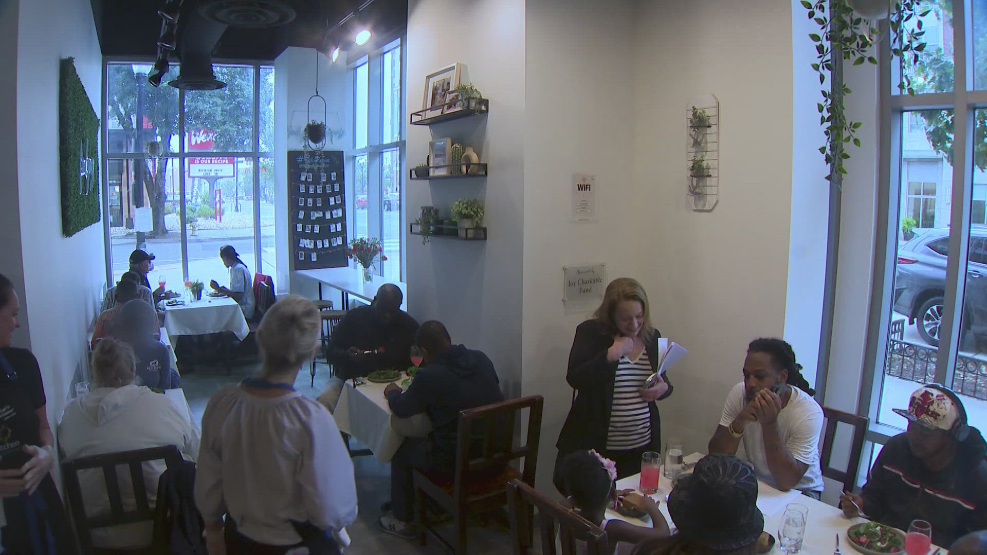 A closed Virginia cafe now serves meals to the homeless | wusa9.com