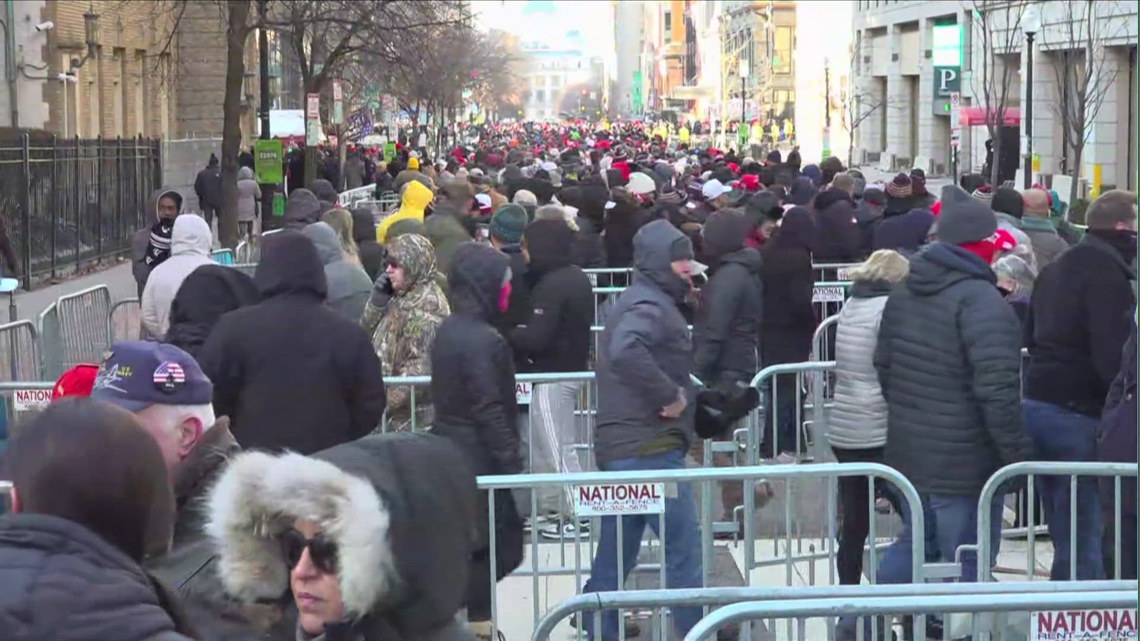 Trump inauguration: Tens of thousands of people lined up outside ...