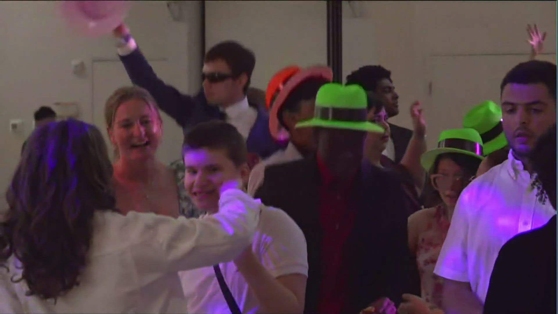 Fairfax County puts on prom for special education students | wusa9.com