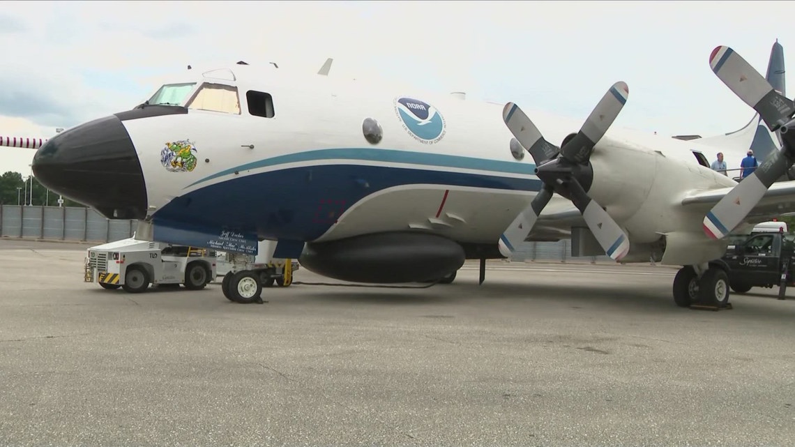 Hurricane Hunters use airplane to fly into storms | wusa9.com