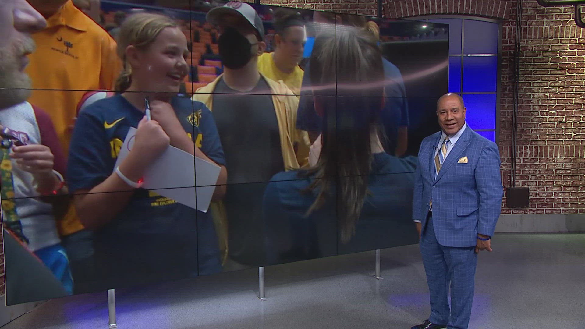 Fan gets Caitlyn Clark t-shirt signed by Clark himself | wusa9.com