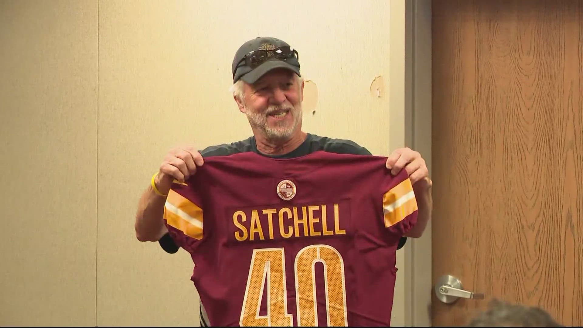 Commanders salute Dave Satchell after 40 years of sports photography ...