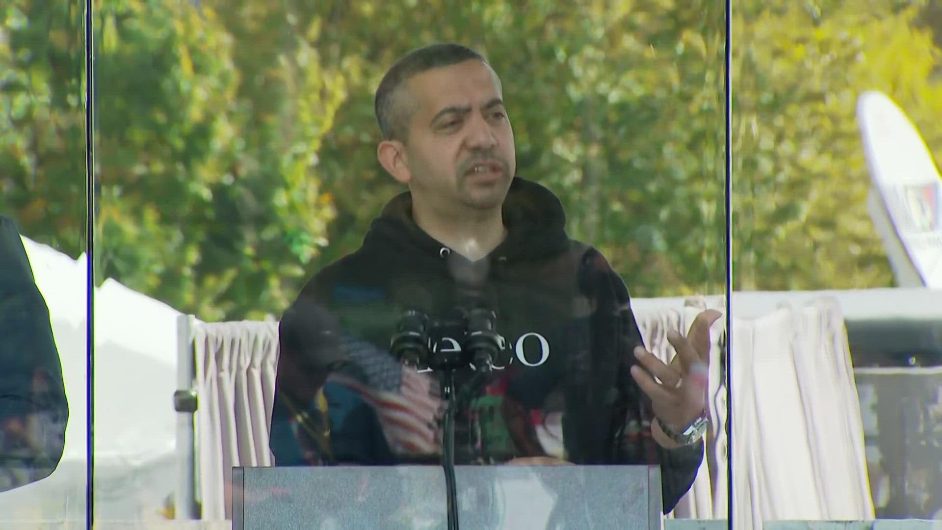 Mehdi Hasan at No Kings rally: 'I am the Trump trifecta' | wusa9.com