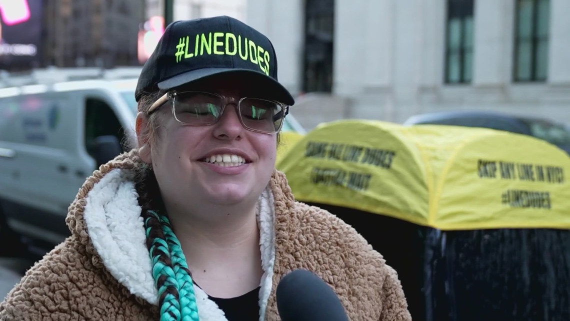 Professional line sitters make waiting in line a full-time job | wusa9.com