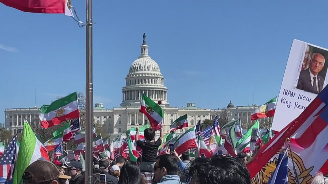 Protest held along the National Mall in support of the War in Iran ...