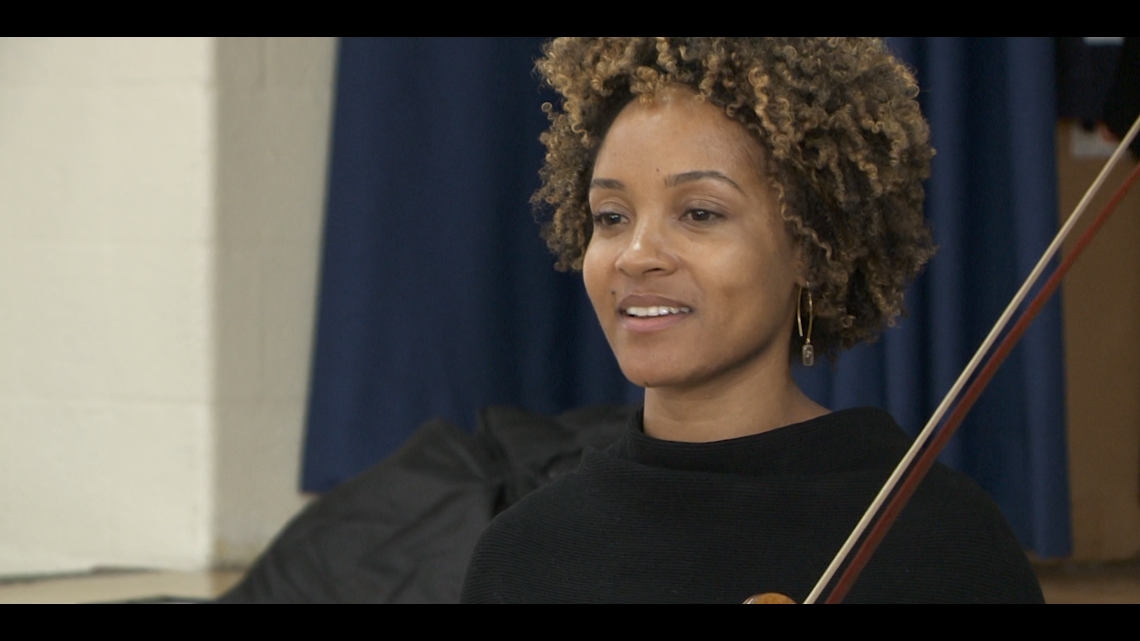 Star violinist drops by a Prince George's County middle school | wusa9.com