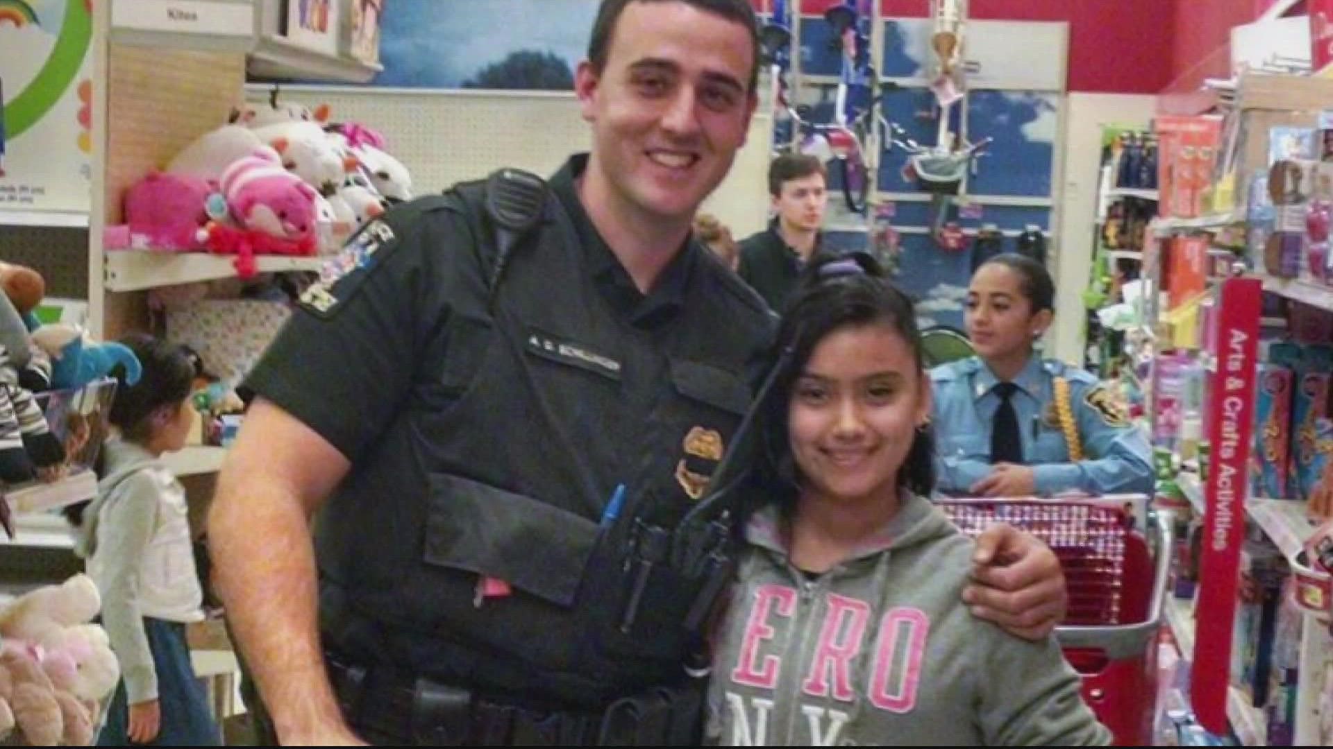 MCPD officers take kids on holiday shopping spree | wusa9.com
