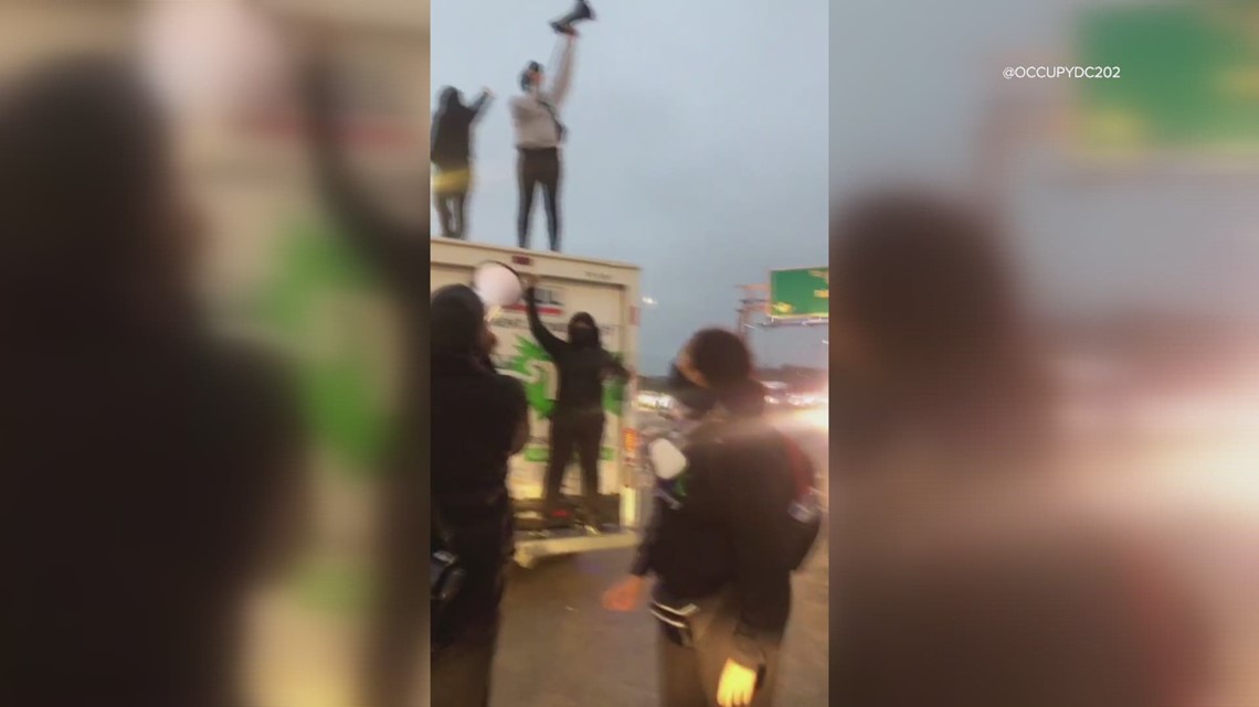 Occupy DC protesters block I-395 highway on Monday morning | wusa9.com