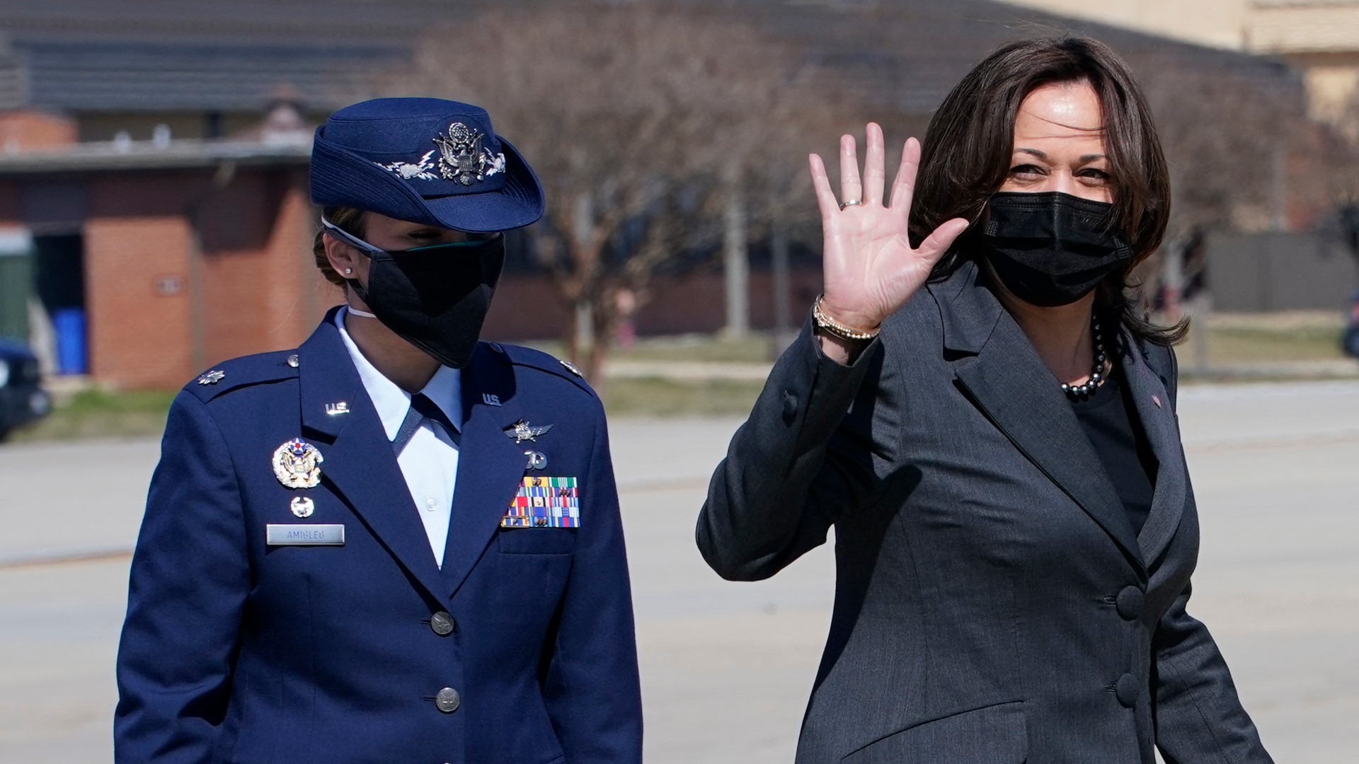 Kamala Harris VP salute: Do vice presidents salute military? | wusa9.com