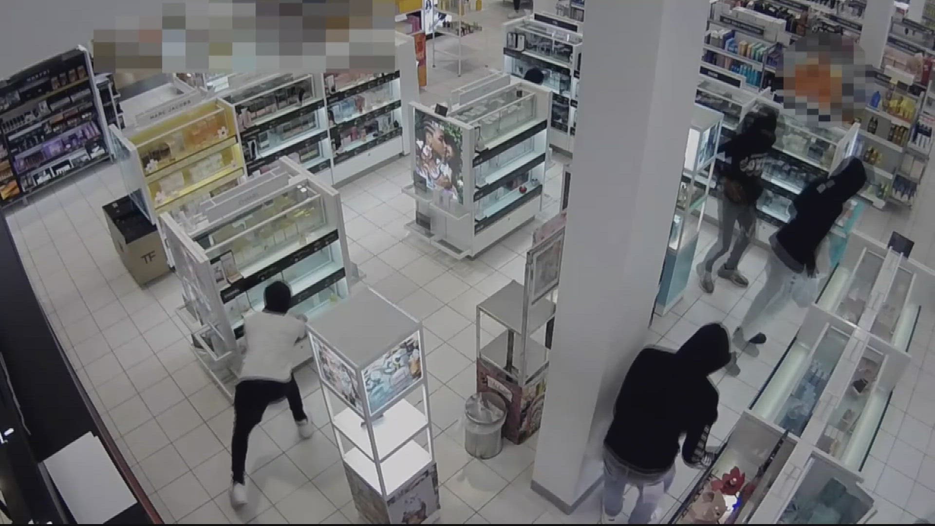 4 teens, 2 adults accused of robbing 80 stores around the DC area ...