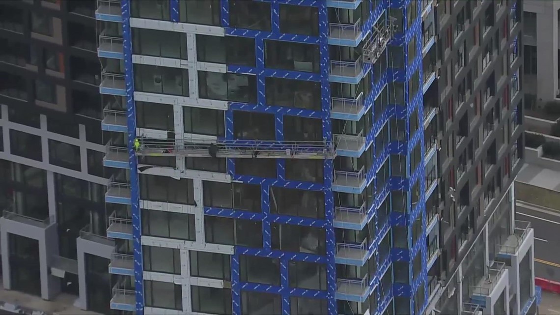 Fairfax firefighters rescue workers stuck on building scaffolding ...