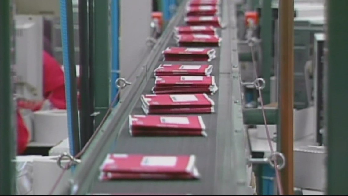 Netflix customers still getting DVDs in the mail will get 10 extra ...