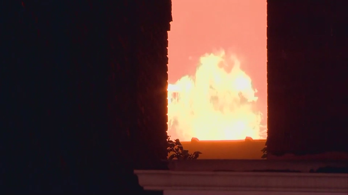 Large fire near Amtrak tracks delays trains coming into DC | wusa9.com