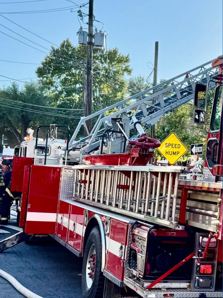 Fire in Southeast DC displaces 15, injures firefighter | wusa9.com