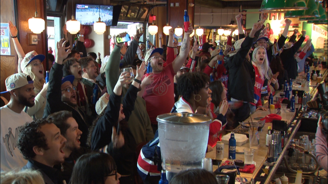 Capitals fans praise Ovechkin as he nets goal 895 | wusa9.com