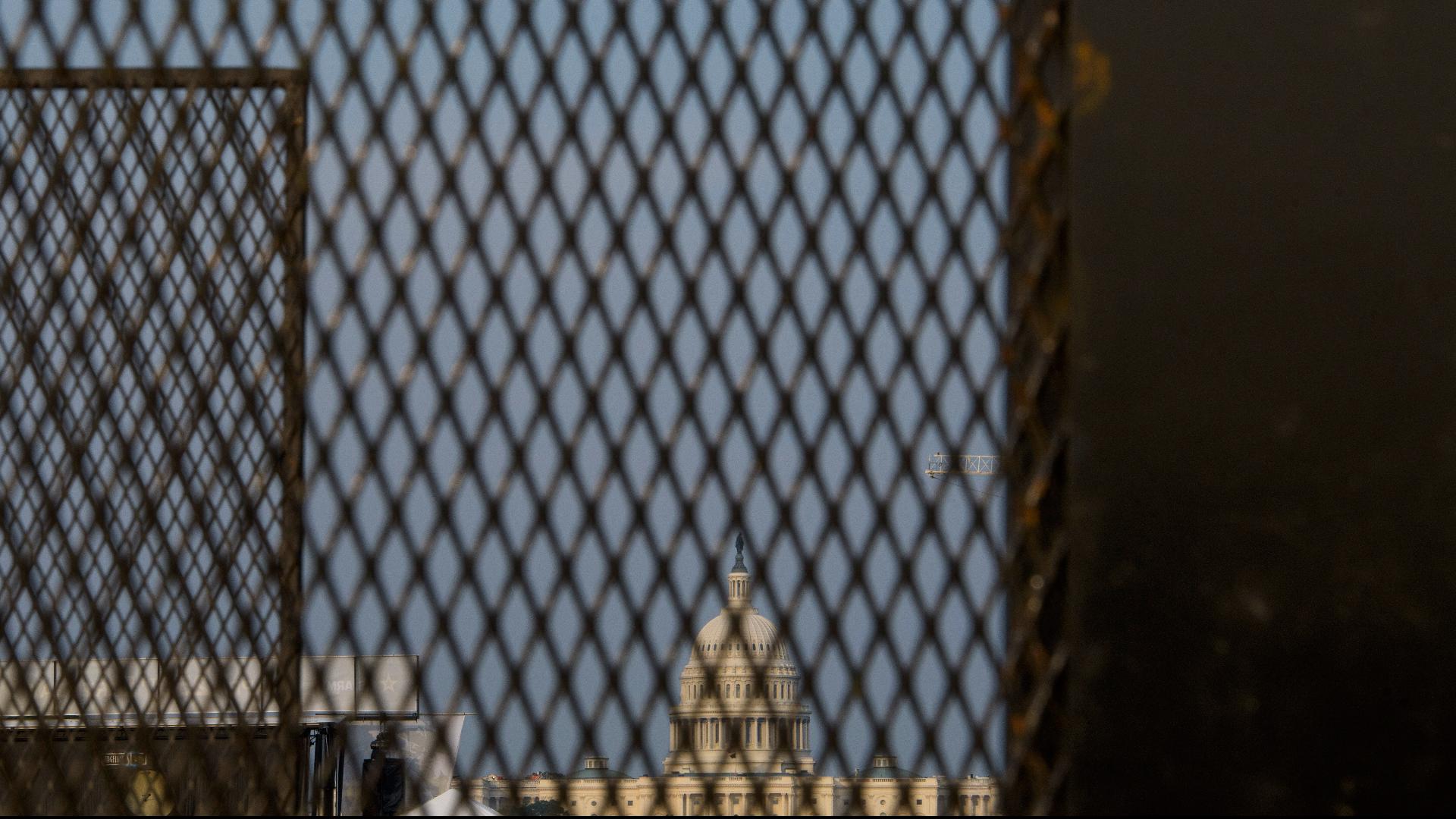 National Zoo panda cam Washington DC snow Giant Pandas enjoy snow ...