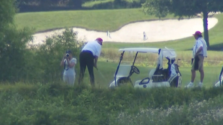 National Zoo panda cam Washington DC snow Giant Pandas enjoy snow ...