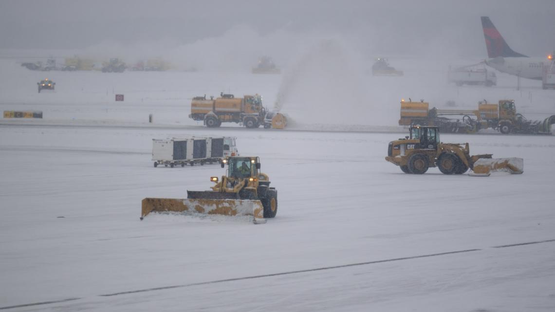 Hundreds of flights canceled, delayed because of snow in the DMV ...
