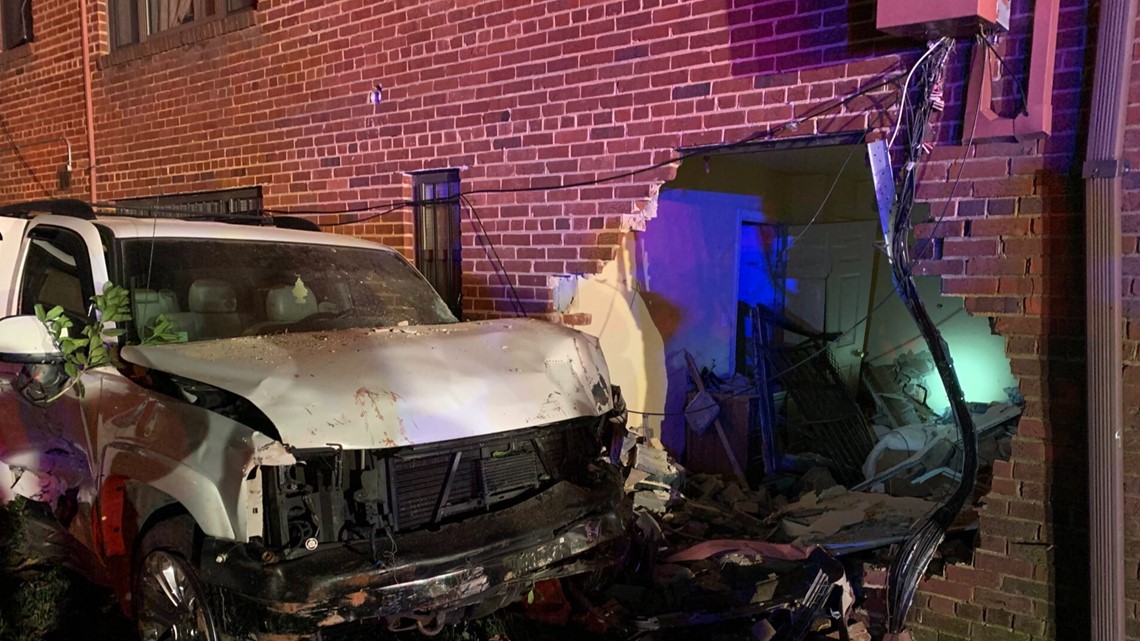 Washington DC traffic crash apartment building damaged | wusa9.com