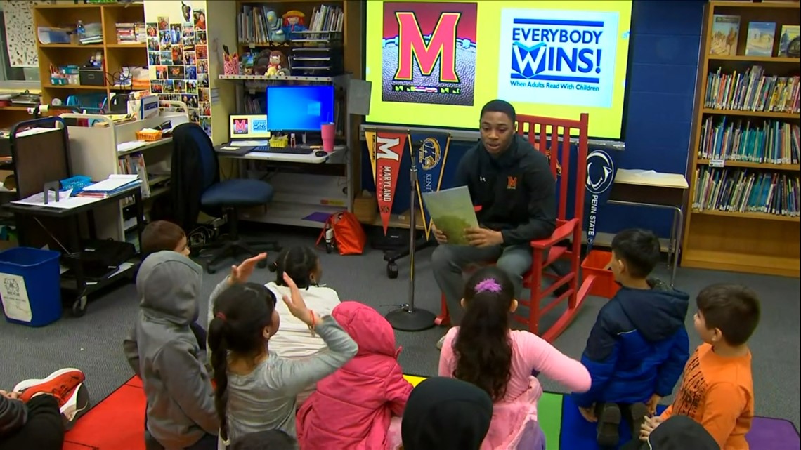 UMD football players read to elementary school students | wusa9.com