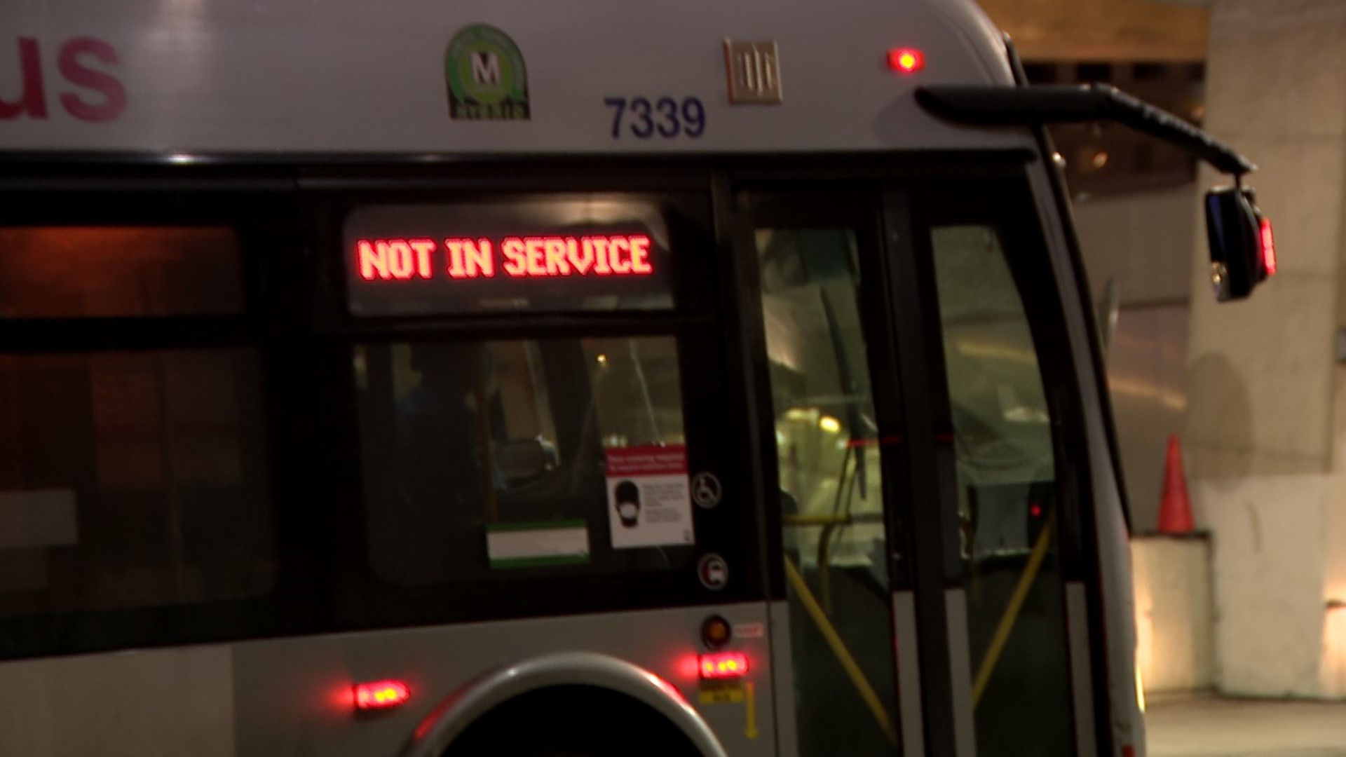 1 stabbed on Metrobus in Northwest DC, police say | wusa9.com