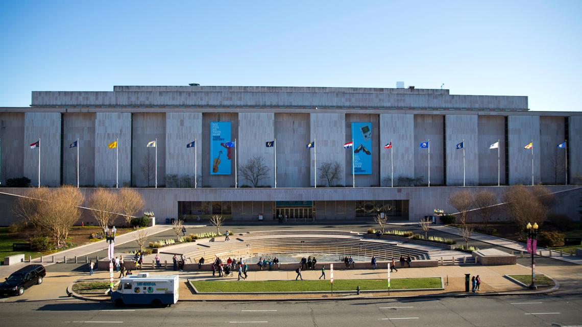 Fire prompts evacuation at Smithsonian's American History Museum ...