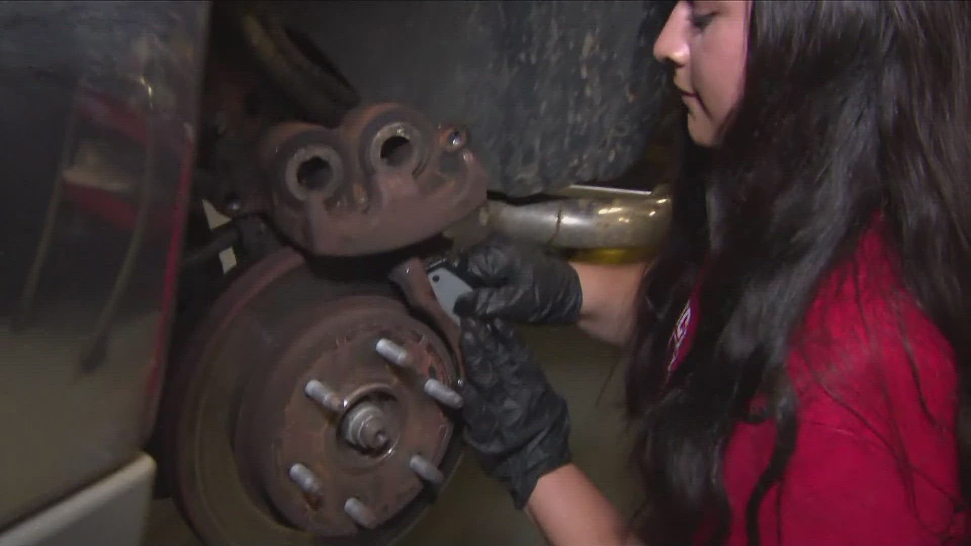 New automotive program in PGCPS geared toward girls | wusa9.com