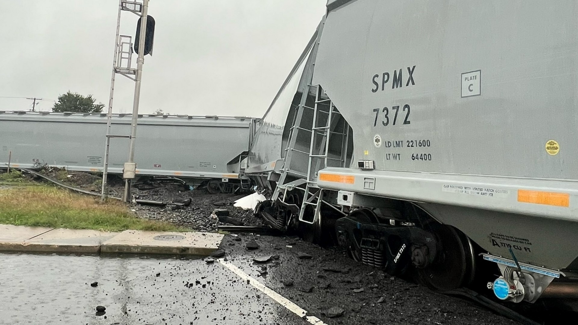 CSX investigates a train derailment in Hyattsville Maryland | wusa9.com