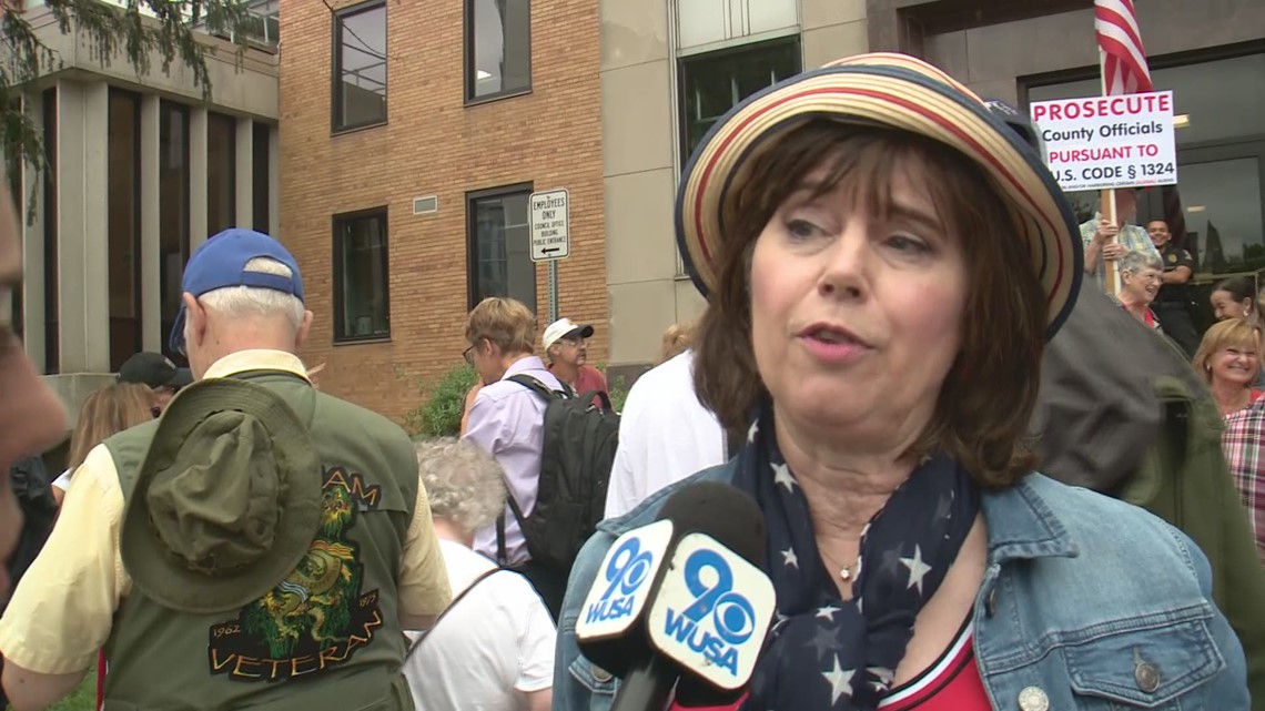 Hundreds in Montgomery County turn out for immigration rallies | wusa9.com