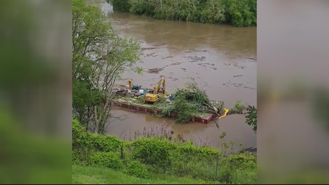 Barges break loose at C&O Canal worksite | wusa9.com