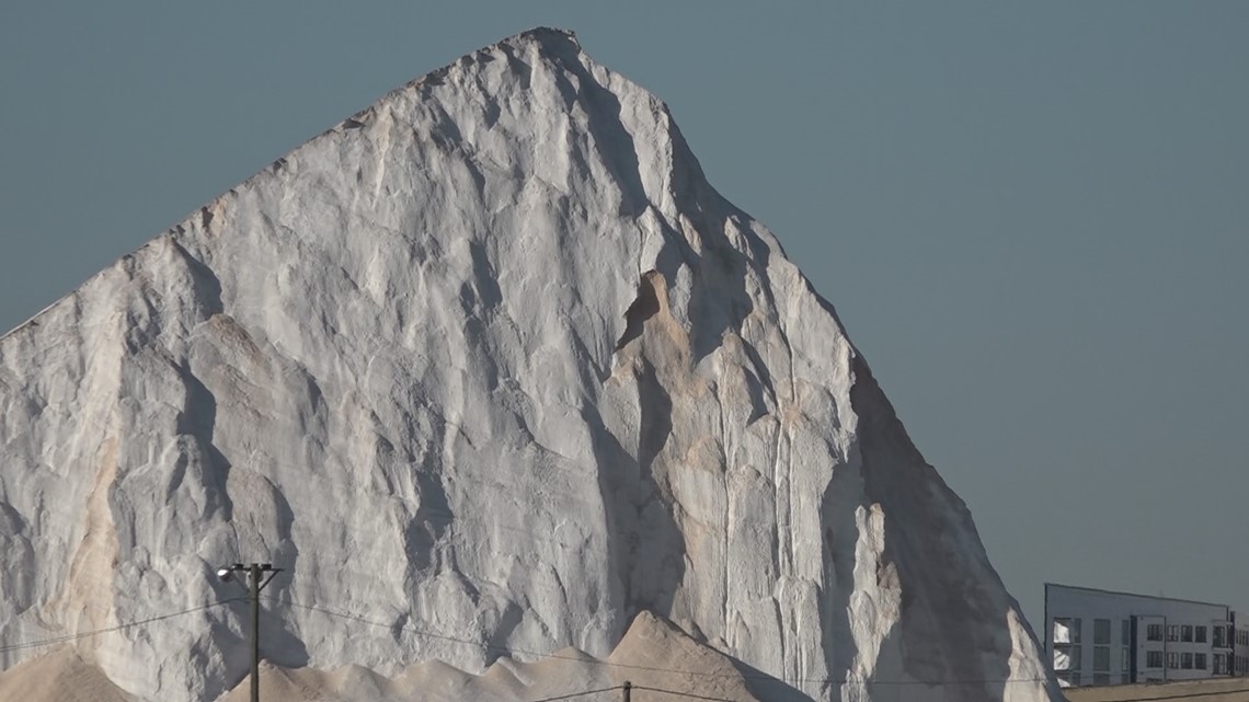 10-story stockpiles of salt in Baltimore are headed for roads | wusa9.com